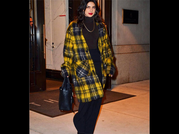 Priyanka Chopra Street-style Look Photoshoot - Boldsky.com