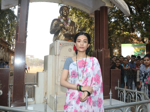 Amrita Rao Dressed As Meena Tai Thackeray For Thackeray Promotion ...