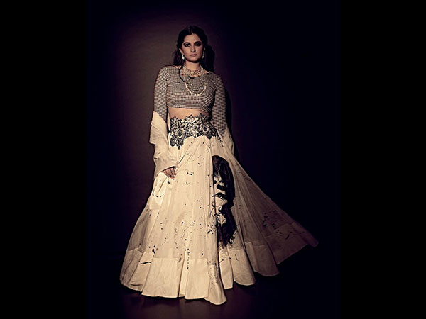 Rhea Kapoor's Hand-painted Ensemble Photoshoot - Boldsky.com