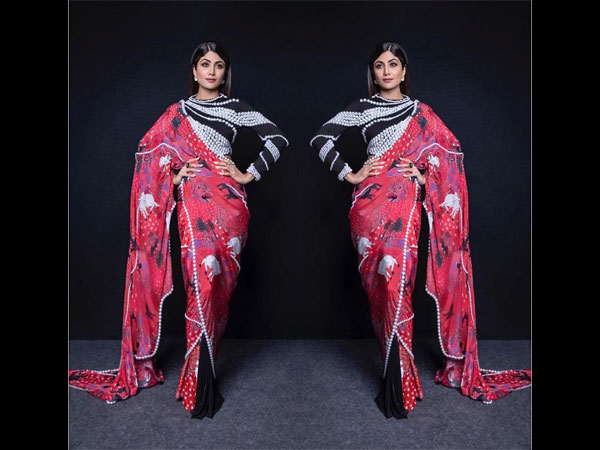 Shilpa Shetty Kundra In A Shivan And Narresh Sari For Super Dancer 3 ...
