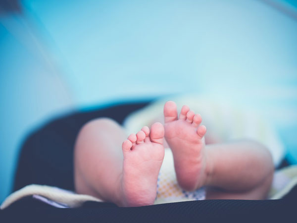 Baby's Body Splits In Two During Delivery In India - Boldsky.com