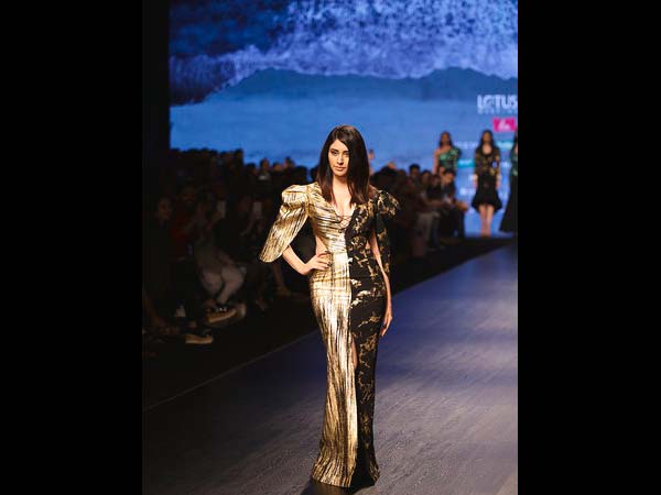Warina Hussain’s Black And Golden Showstopper Gown At The India Fashion ...