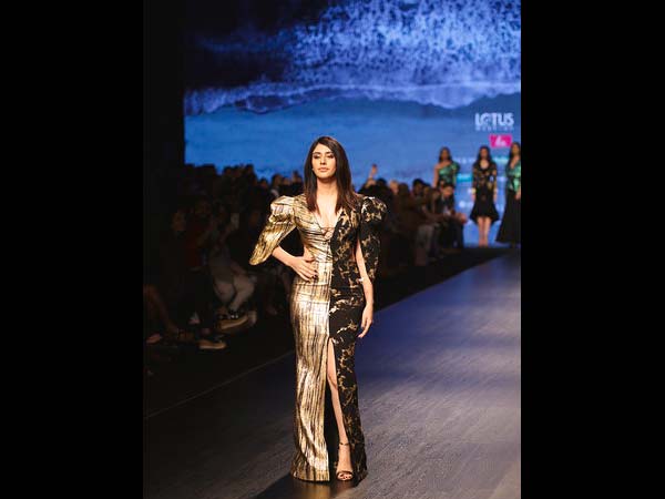 Warina Hussain’s Black And Golden Showstopper Gown At The India Fashion ...