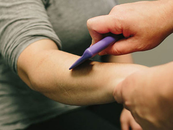 How Graston Technique Can Be Used For Pain Relief - Boldsky.com