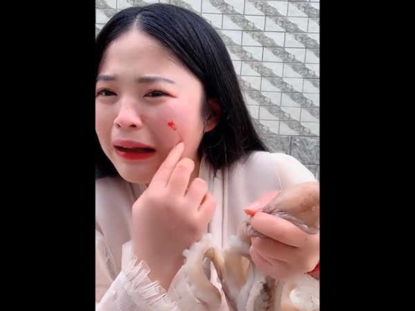 Video Of Octopus Getting Stuck On Woman’s Face When She Tried To Eat It ...