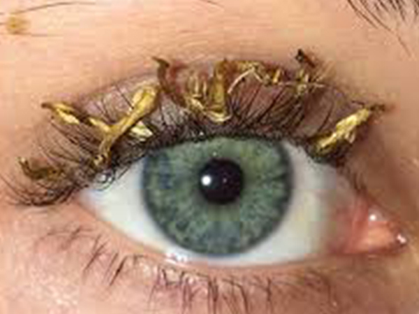 Curly Eyelashes Are The Scary New Beauty Trend - Boldsky.com