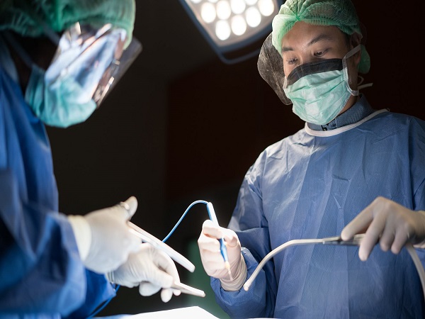 Medics Discover A Foot-Long Parasitic Worm In A Woman’s Body - Boldsky.com