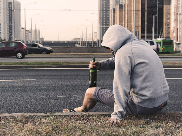 Man Chugged A Pint Of Beer And Died In Seconds! - Boldsky.com