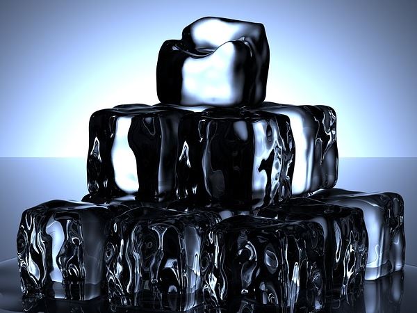 6 Amazing Benefits Of Ice Cubes For Your Health - Boldsky.com