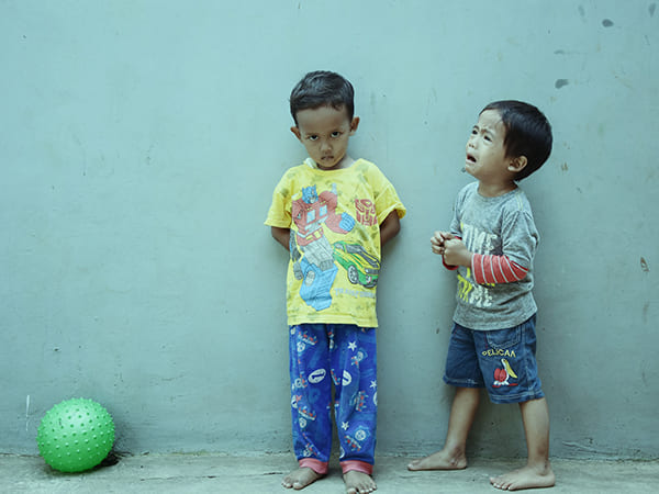 10 Challenging Parenting Problems And Their Solutions - Boldsky.com