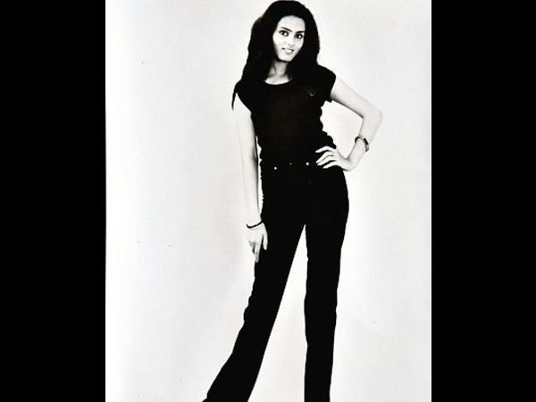 On Neerja Bhanot’s Birth Anniversary, Her Fashion Moments - Boldsky.com