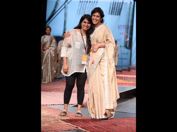 Sakshi Tanwar Showstopper Look At The Lotus Make Up India Fashion Week ...