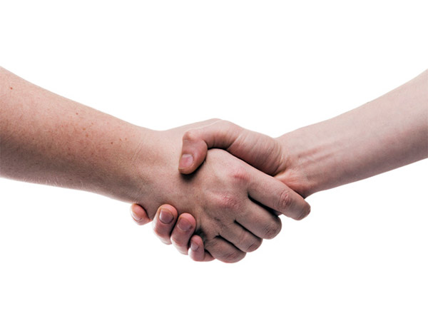What Does Your Handshake Reveal About Your Personality - Boldsky.com