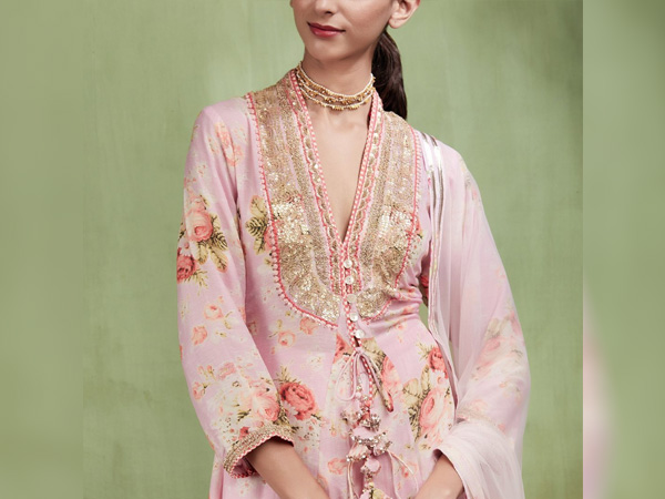 Valentine Week: Top 20 Outfit Ideas For Women To Make Rose Day Very ...