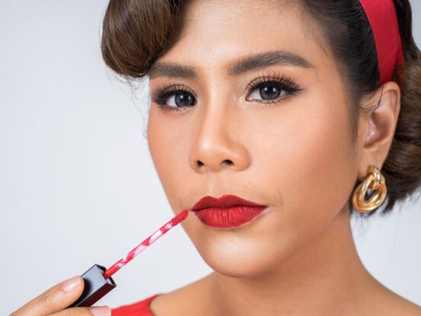 How To Apply Liquid Lipstick - Boldsky.com