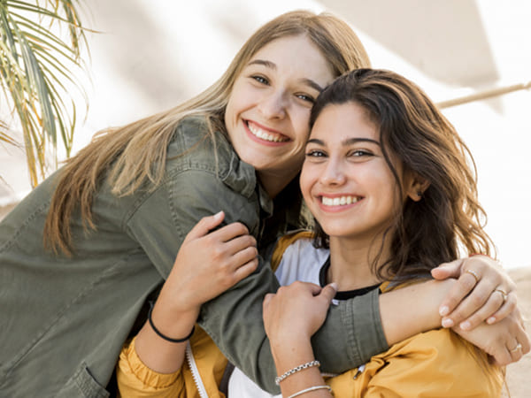 8 Signs That Tell Your Sister Is The Best - Boldsky.com