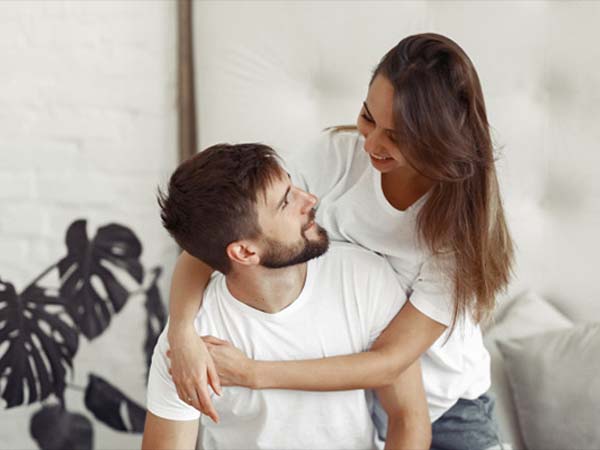 8 Signs Your Lady Love Truly Cares For You - Boldsky.com