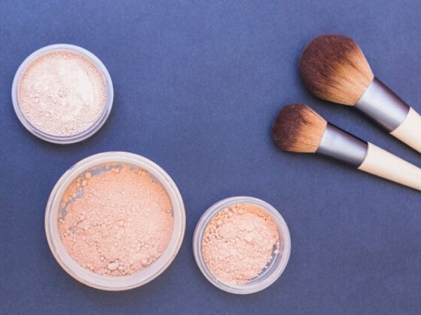 Did You Know These Amazing Uses Of Loose Powder? - Boldsky.com
