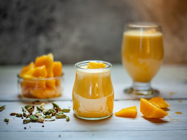 Try Mango And Ice Cream Smoothie Recipe This Summer - Boldsky.com