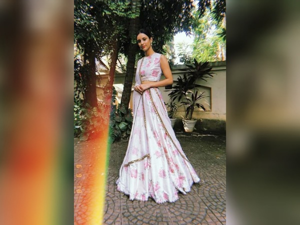 Bulbbul Actress Tripti Dimri’s Minimal Traditional Outfits On Instagram ...