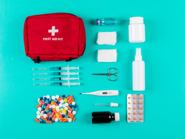 10 Quick First Aid Tips | Essentials To Have In Your First Aid Fit ...