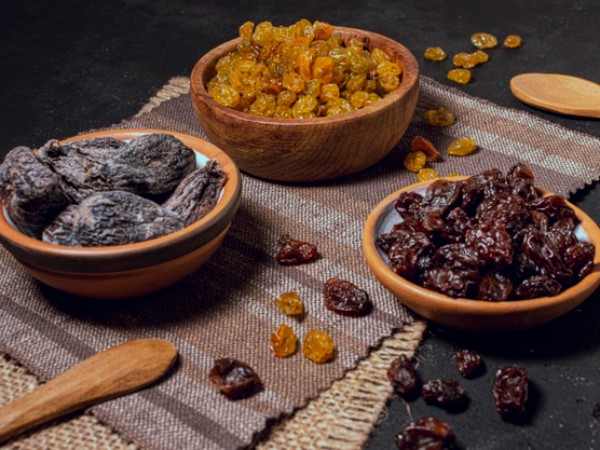 16 Health Benefits Of Eating Soaked Raisins (Kishmish) - Boldsky.com