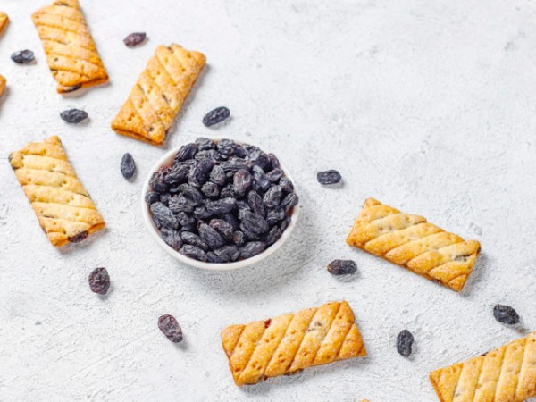 16 Health Benefits Of Eating Soaked Raisins (Kishmish) - Boldsky.com