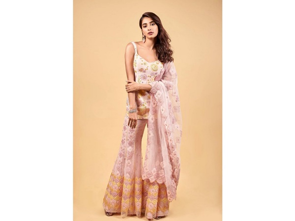 Pooja Hegde’s Pink Traditional Outfit For An Event - Boldsky.com