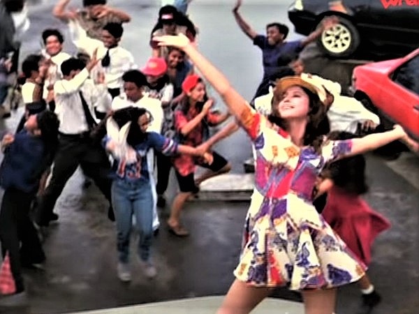 Urmila Matondkar’s Colourful Dress And Matching Cap From Rangeela Re ...