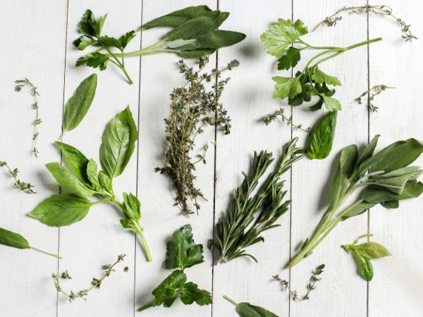 25 Healthy Leaves You Should Be Eating - Boldsky.com