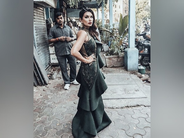 99 Songs Actress Lisa Ray’s Look In Green Layered Gown On Instagram ...