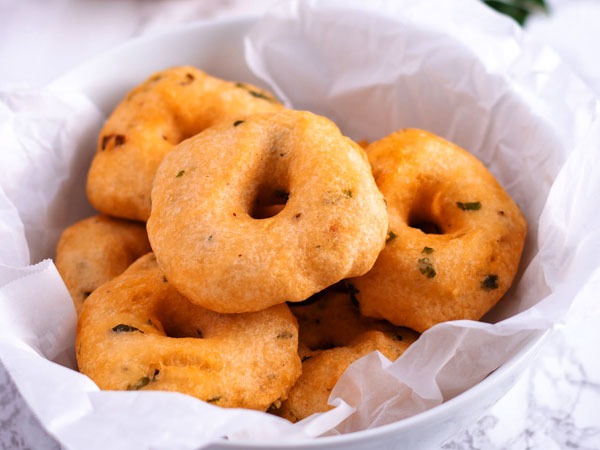 Medu Vada Recipe: Learn How To Prepare It With These Easy Steps ...