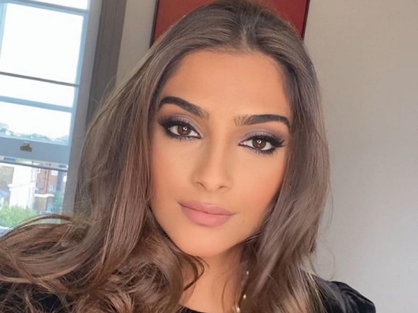 Sonam Kapoors ‘old School Glam Look Is All About Smokey Grey Eyes And Nude Pink Lipstick