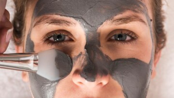 Four Types Of Mudpacks For Glowing Skin - Boldsky.com