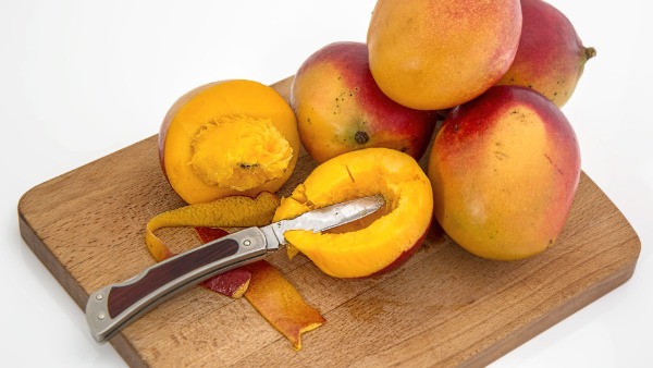 Do Mango Peels Have Health Benefits? - Boldsky.com