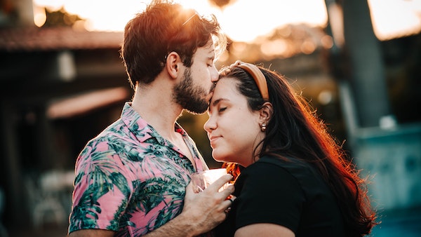 Qualities In Men Who Know How To Handle Relationships Well - Boldsky.com