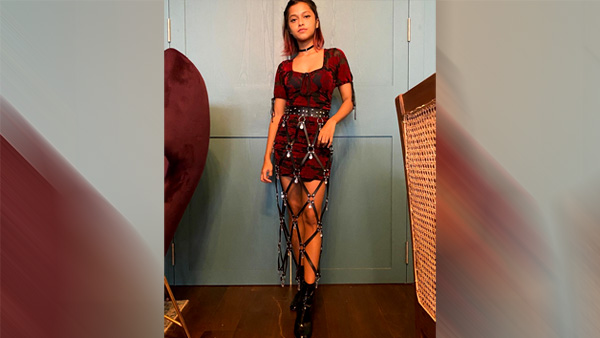 Sri Lankan Pop Singer Yohani’s 8 Fashionable Looks, Manike Mage Hithe ...