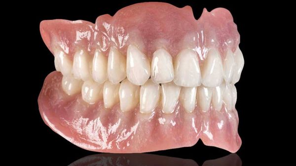 Expert Article: What Are Dentures? Its Uses And Latest Trends - Boldsky.com
