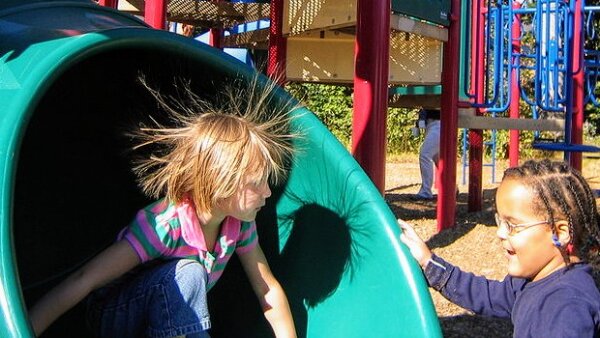 Why Do You Experience Static Shocks In Winter Season? - Boldsky.com