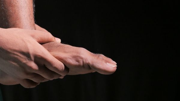 Common Warning Signs Your Feet Can Show About Your Health - Boldsky.com