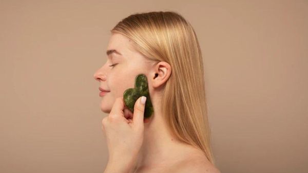 An Easy Three-Step Skincare Routine For Combination Skin - Boldsky.com