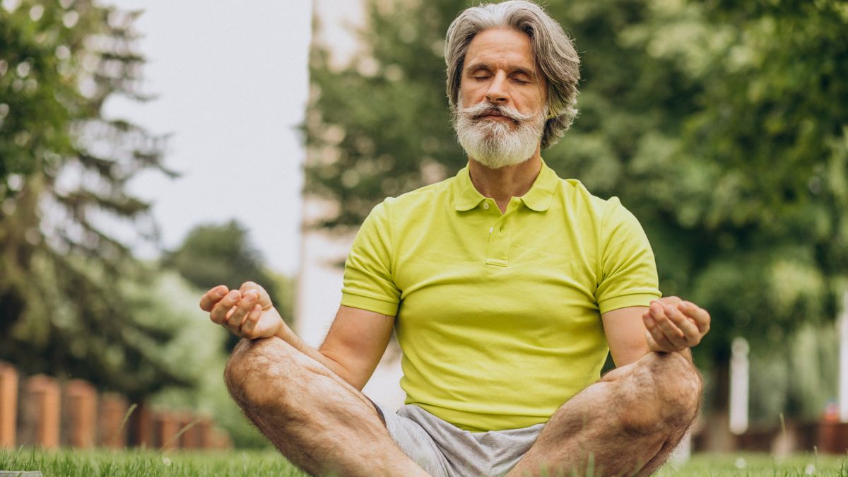 Benefits Of Yoga For Men Over 60 - Boldsky.com