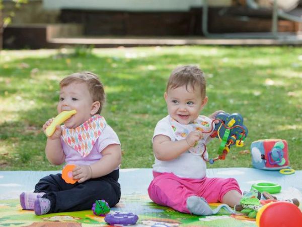 Parenting Tips: How To Teach Your Toddler To Share - Boldsky.com