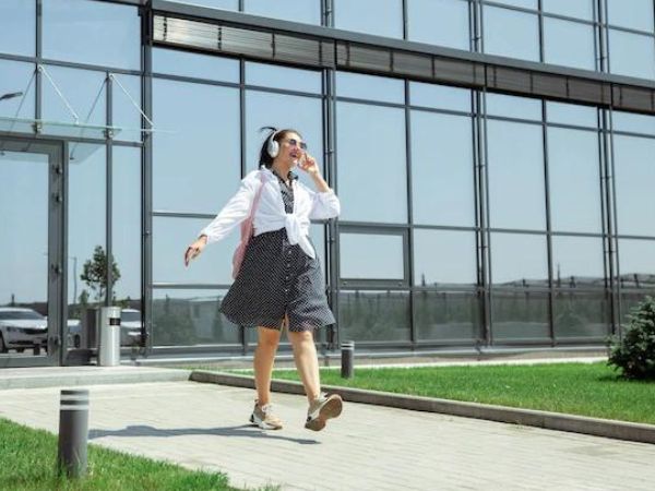 Can A 5-Minute Walk Reduce The Effects Of Prolonged Sitting? - Boldsky.com