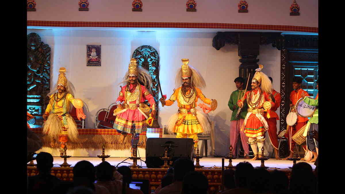 Veeragase Kunita: Spine Thrilling Energetic Dance Of Veerashaivas ...