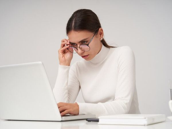 Computer Eye Strain: Prevention Tips And Quick Remedies - Boldsky.com