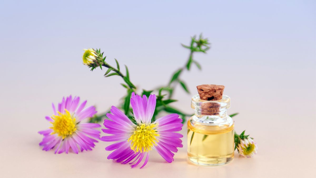 How To Make DIY Perfume For A Calming Sensation - Boldsky.com