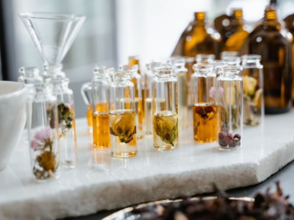 How To Make DIY Perfume For A Calming Sensation - Boldsky.com