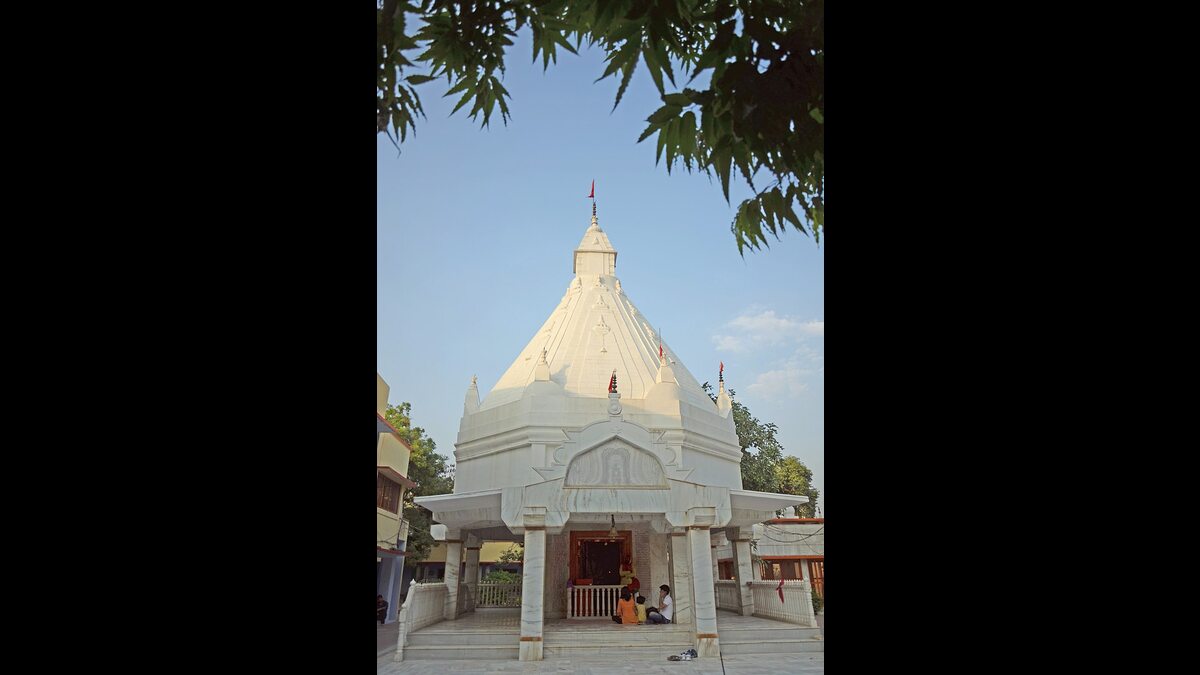 Miracles Of Neem Karoli Baba As Experienced By His Devotees - Boldsky.com