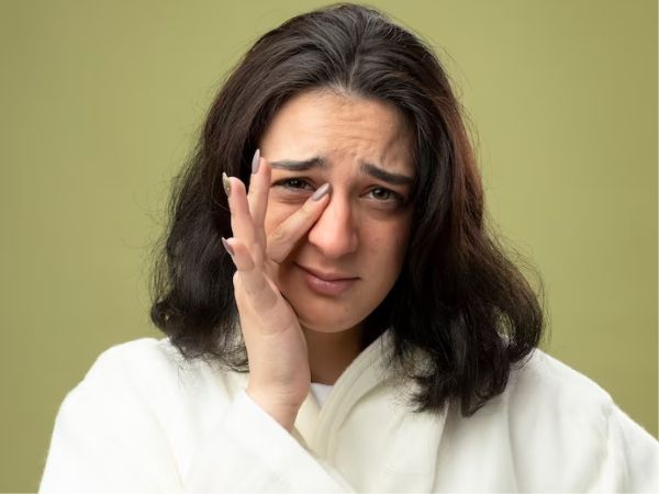 Eye Twitching Or Eye Blinking: Causes And Quick Remedies - Boldsky.com